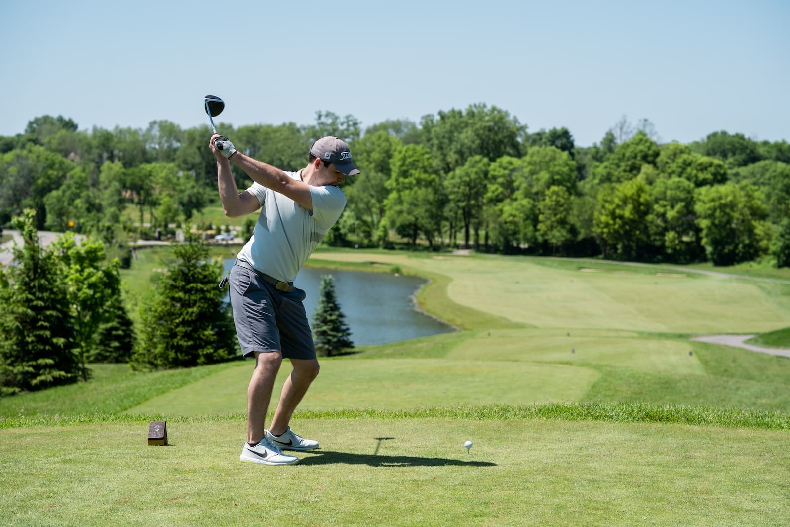 Qu'est-ce qu'un tee ? Définition - Vision Golf